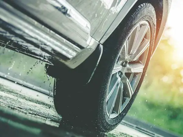 Directional Tires Vs Non Directional (Tread Patterns) | TireGrades