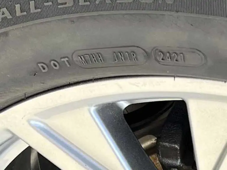 How To Tell If You Need New Tires (6 Signs) | TireGrades